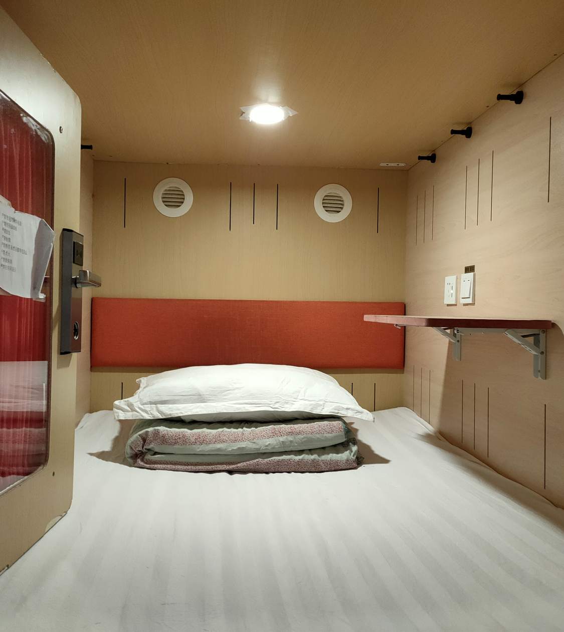 新颖迷你房 独立空间独立储物柜（新客首晚